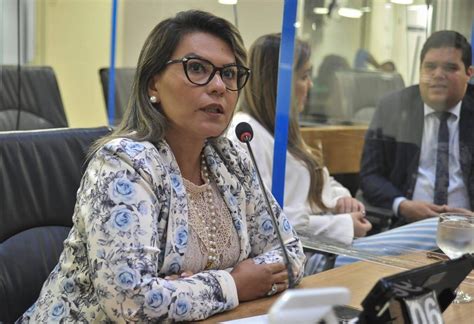 Durante sessão deputada Jane Panta revela tratamento contra câncer de mama