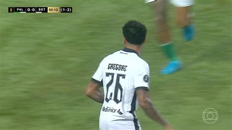 Artilheiro do Paulistão Flaco López comemora três gols e fase no