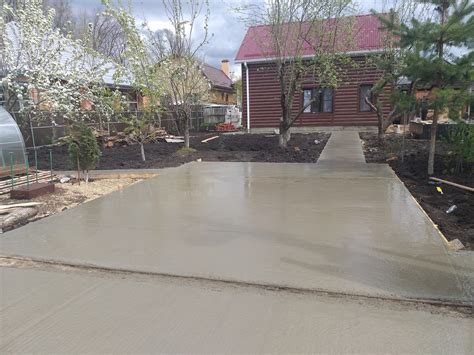 Заливка двора бетоном в Украине Бетонирование двора недорого
