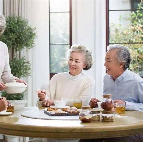 老人健康且长寿饮食上一定很有讲究这 大原则要知晓 食物 功能 水果