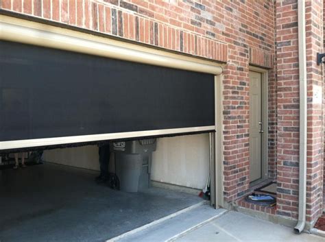 Modern Garage Doors Screen