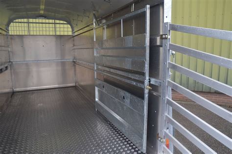 Nugent L4318T-H CT Livestock trailer (432x180x216) | De Boer Aanhangwagens
