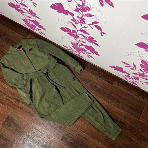 Костюм Nike Tech Fleece — ціна 2200 грн у каталозі Реглани Купити жіночі речі за доступною ціною