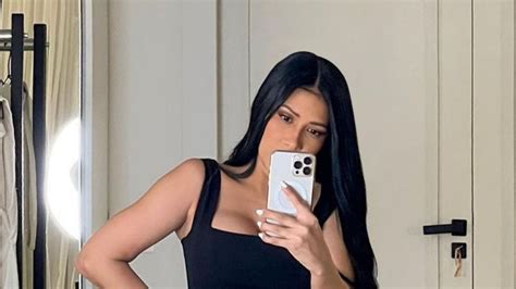 Poderosa Simaria Causa E Faz Show De Top E Shortinho Cavado Entregou Tudo