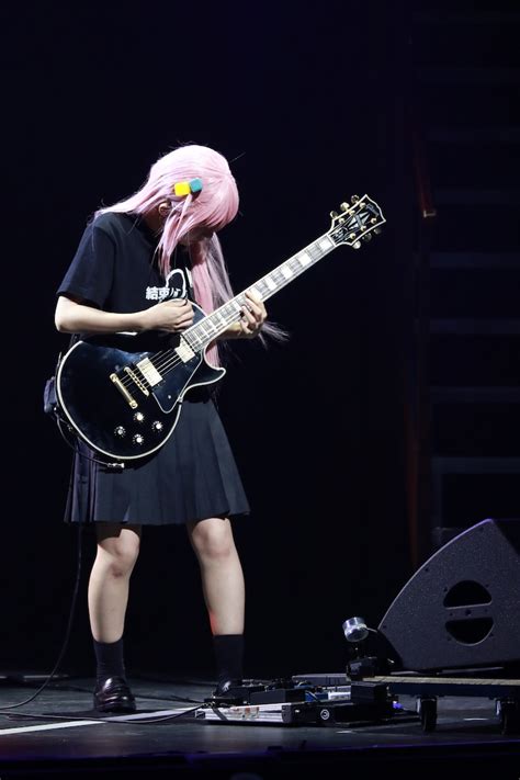 Theater Milano Zaオープニングシリーズ「live Stage『ぼっち・ざ・ろっく！』」より。 “ぼっち～ず”が妄想を具現化
