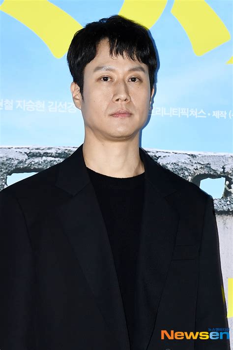 정우 ‘굳은 표정 포토엔hd 손에 잡히는 뉴스 눈에 보이는 뉴스 뉴스엔