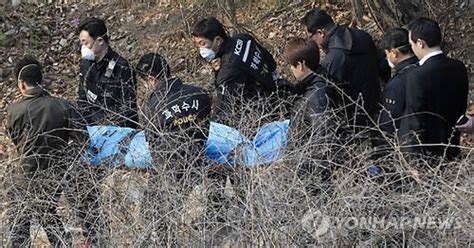 실려 나오는 성 전 회장 시신