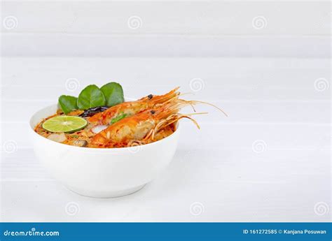 Tom Yum Goong Ou Soupe De Crevettes Soupe épicée Et Acide Cuisine Traditionnelle Thaïlandaise