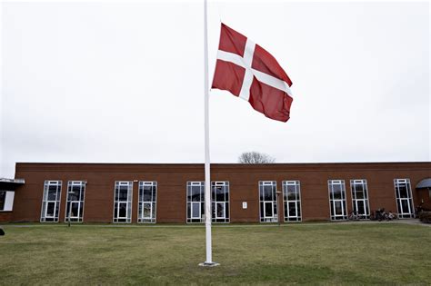 Hjallerup Skole Planlægger Mindehøjtidelighed For Dræbt Elev Bt Krimi