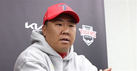 ‘첫 Ks 이범호 감독 “박찬호 소크라테스가 중요하다 1 2차전은 투수들도 올인”