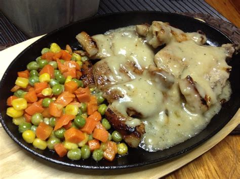 Sizzling Porkchop With Gravy Pork Chops And Gravy Food Pork Chops