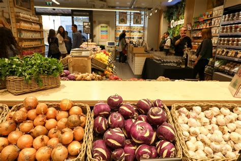 Visão Economia cresce ao ritmo mais baixo em quase dois anos