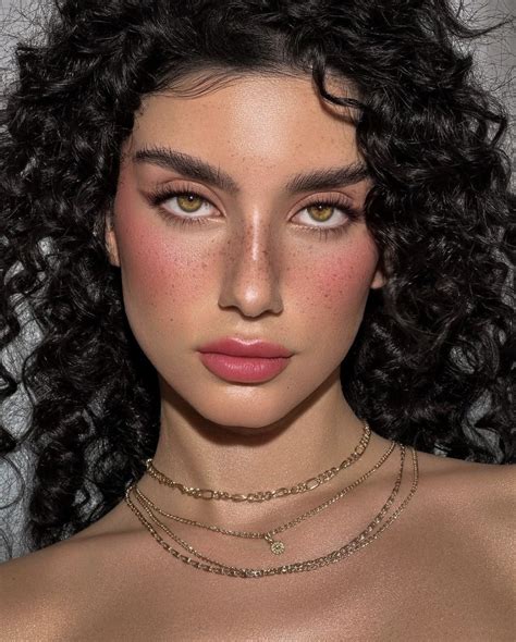 Pin By Mely On People Bold Makeup Looks Makeup Inspiration Pretty