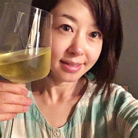 堀内敬子さんのインスタグラム写真 堀内敬子instagram 「ハゲタカ撮影してきました。 渡部篤郎様から、ワイングラスで飲む、お茶を