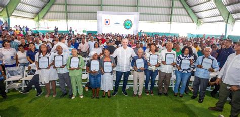 Abinader entrega 1 188 títulos de propiedad en Elías Piña y Dajabón