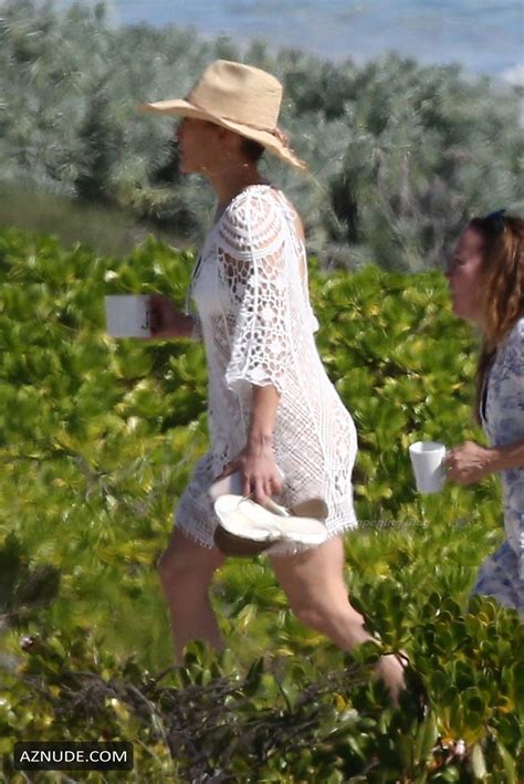 Jennifer Lopez Enjoying Another Beach Day In The Turks And Caicos