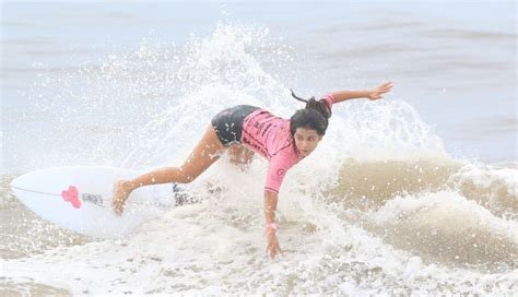 Surfista Salvadoreña Muere Al Ser Alcanzada Por Un Rayo Mientras
