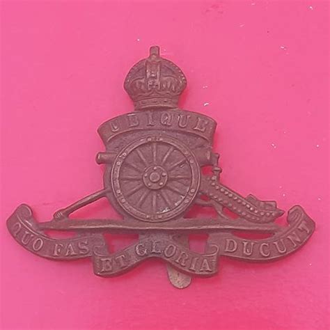 The Royal Artillery Ww1 Economy Kings Crown Gilding Metal Cap Badge