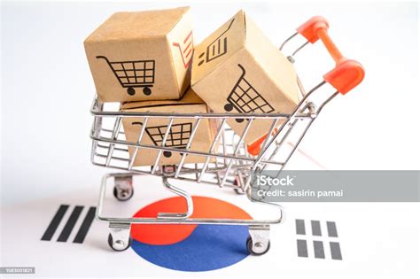 쇼핑 온라인 카트 로고와 한국 국기 수입 수출 쇼핑 온라인 또는 상거래 금융 배달 서비스 매장 제품 배송 무역 공급자 개념이 있는 상자 경제에 대한 스톡 사진 및 기타