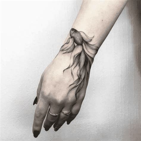 🖤 Татуировки на кисть для девушек подборка 36 фото