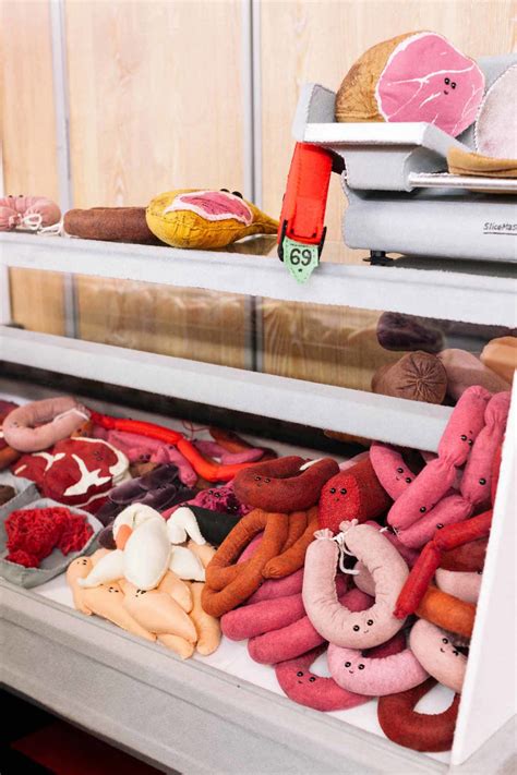 Lucy Sparrow Stocks Up La Supermarket With 31000 Felt Groceries