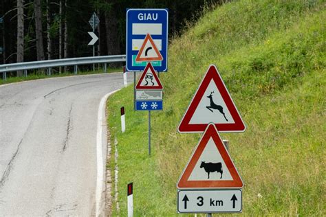 Proučavanje Simbola Upozorenja Kako Prepoznati I Razumjeti Znakove Opasnosti