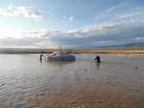 ӨНӨӨДРӨӨС нийт нутгаар усархаг бороо орох тул үер усны аюулаас СЭРЭМЖЛЭЭРЭЙ Eguur Mn