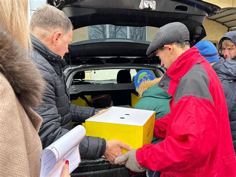 Депутати від Євросолідарності прередали вихованцям Смілянського дитячого будинку інтерната