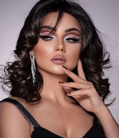 Stunning 🖤🖤 Hair Styles Bridal Makeup Cute Eye Makeup