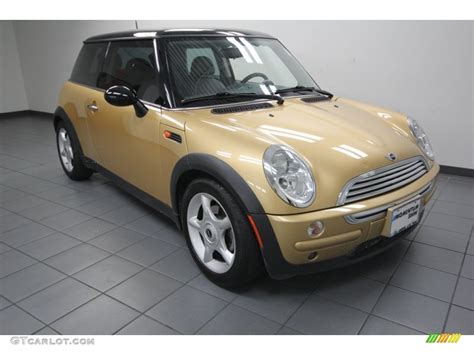 2003 Solid Gold Metallic Mini Cooper Hardtop 81011626
