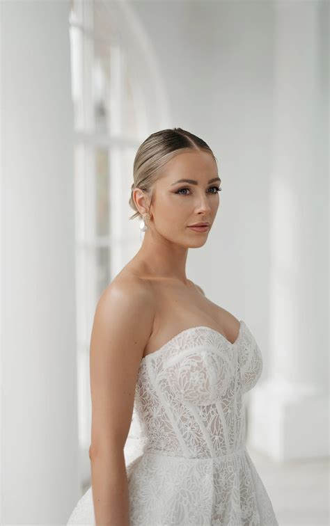 Romantic Designer Lace A Line Wedding Dress With Detachable Sleeves