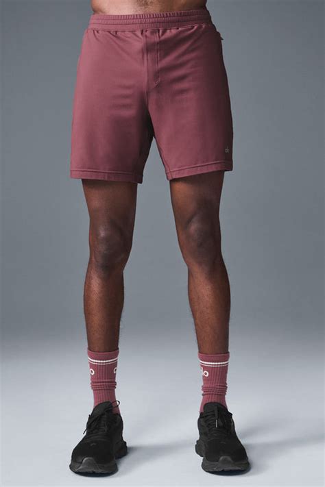 7 conquer react performance short burgundy truffle alo yoga mexico