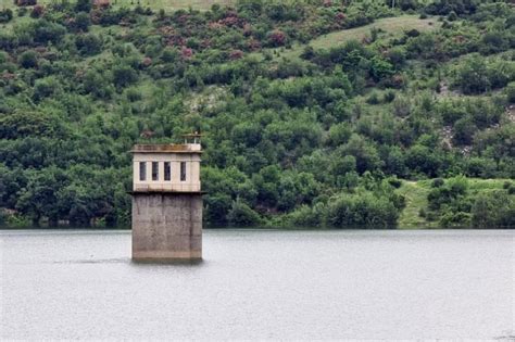 След дъждовете Язовир Огоста достигна най високото си ниво от 8
