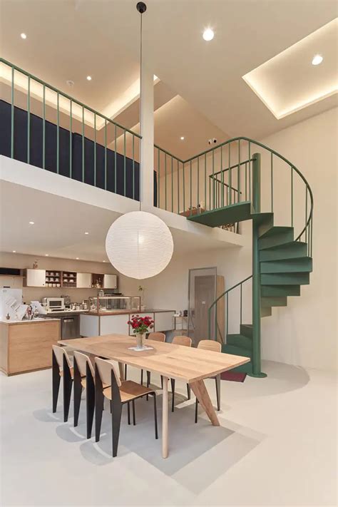 그린 컬러 금속 계단으로 포인트를 준 20평 모던 카페 인테리어 김포 마산동