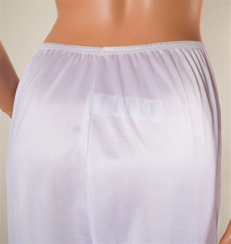 VASSARETTE White Silky Nylon Half Slip Skirt Slit Gem