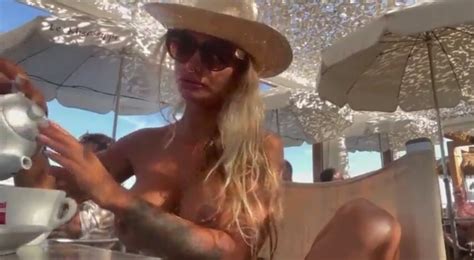 Flashing Her Ass At The Fast Food Restaurant