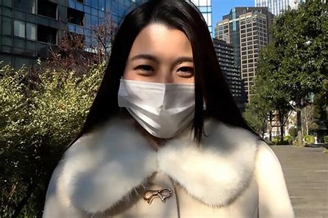 根本佳澄 大手企業で受付嬢をする黒髪ロングヘアのお姉さんがavデビューして手マンと電マで悶絶する！ 無料av動画