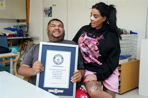 Katie Price Is A Proud Mum After Harvey Sets World Record For Longest Drawing Of Train Ok