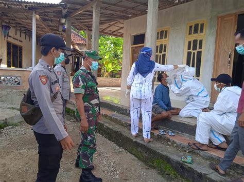 Cegah Penularan COVID 19 Babinsa Koramil Kangayan Dampingi Petugas Medis Kabupaten Sumenep