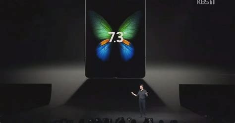 삼성 접히는 스마트폰 공개 폴더블폰 새 돌파구 될까