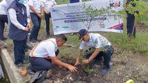 Dukung Program Gerakan 1 Juta Pohon PT KAI Divre II Sumbar Ikut Tanam