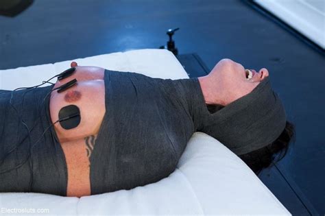 Sensory Deprivation Enhances A Lesbians El Xxx Dessert Picture 13