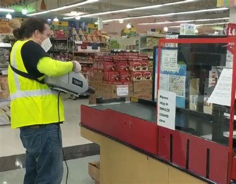 아씨 직원 ‘코로나19 의심에 방역 미주중앙일보