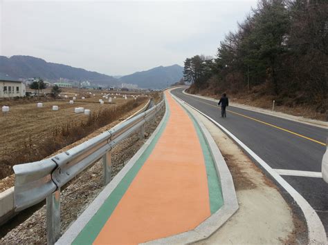 Gallery 인도보행로산책로 인제군 자전거겸 보행자도로 시공사진건식
