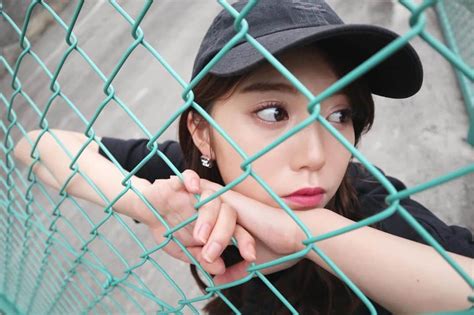 中野恵那さんのインスタグラム写真 中野恵那instagram 「網越しにこんにちわ☺︎」6月8日 19時22分 Nakano Ena