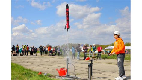 Water Rocket Launch Table With Radio