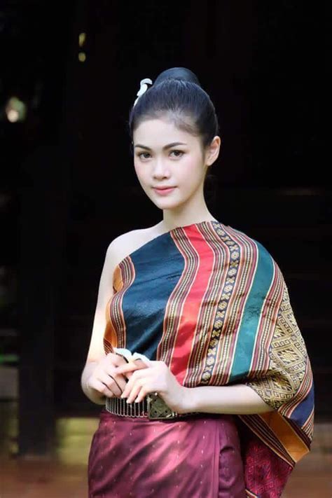 เอาสาวลาวมาฝากผู้บ่าวไทย ສາວລາວ กระโปรงสั้น ชุด ผู้หญิง