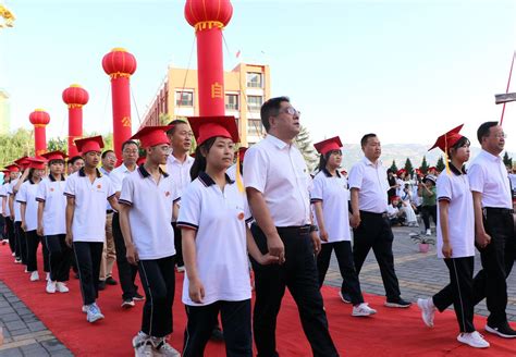 武山县第二高级中学举行“盛世喜迎二十大 笄冠筑梦正青春”2023届成人礼图 天水在线