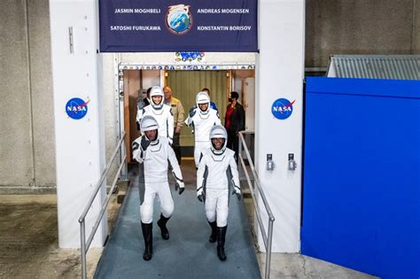 Pictures Spacex Launches 4 Astronauts To Iss