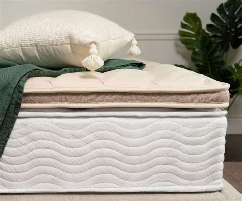 Mattress Pad Vs Mattress Topper − Whats The Difference Homes And